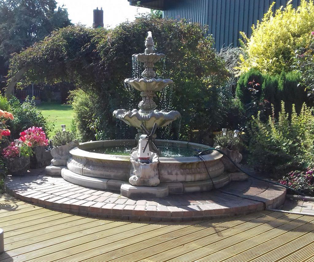 3 Tiered Windsor Fountain with Small Neapolitan Pool - Optional Shells ...
