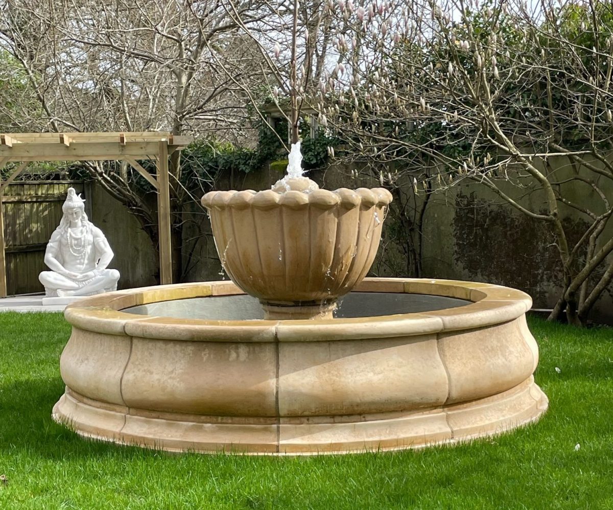 Oak Leaf fountain with large Stanford Pool Surround other pools ...