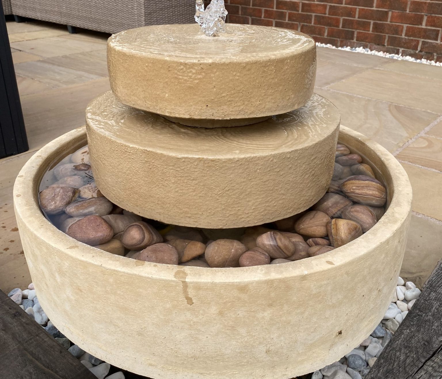 Circle Drive Way Patio Fountain | Small Self Contained Water Features